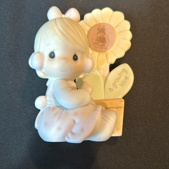 Precious Moments | Art | Precious Moments 981 Collectors Club A Growing ...